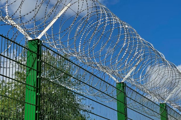Finland presented a test version of fence on border with Russia